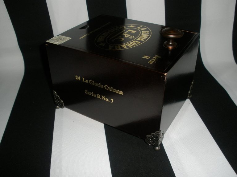 SOLD 1405 La Gloria Cubana Cigar **Man Box** - humadorablesbysusan.com