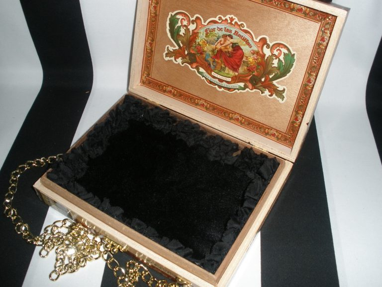 SOLD 1195 Pirate Girl Cigar Box Purse - humadorablesbysusan.com