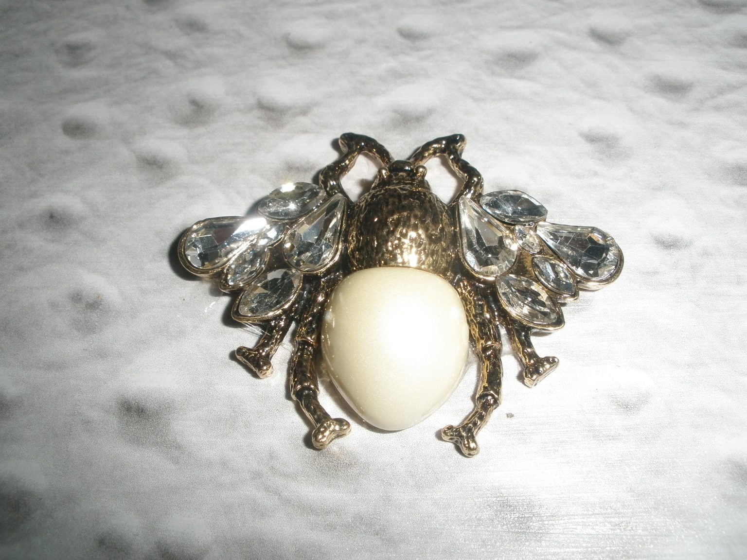 SOLD 1307 White Ostrich "Gucci Bee" Brooch Cigar Box Purse ...