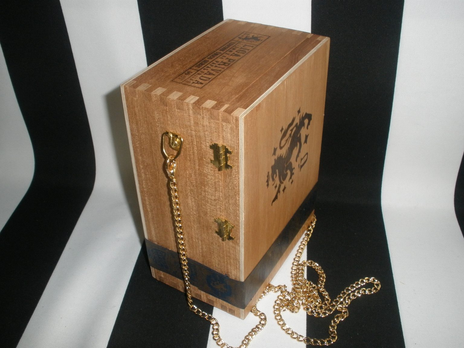 SOLD 1360 Liga Privada Crowned Lion Cigar Box Purse ...