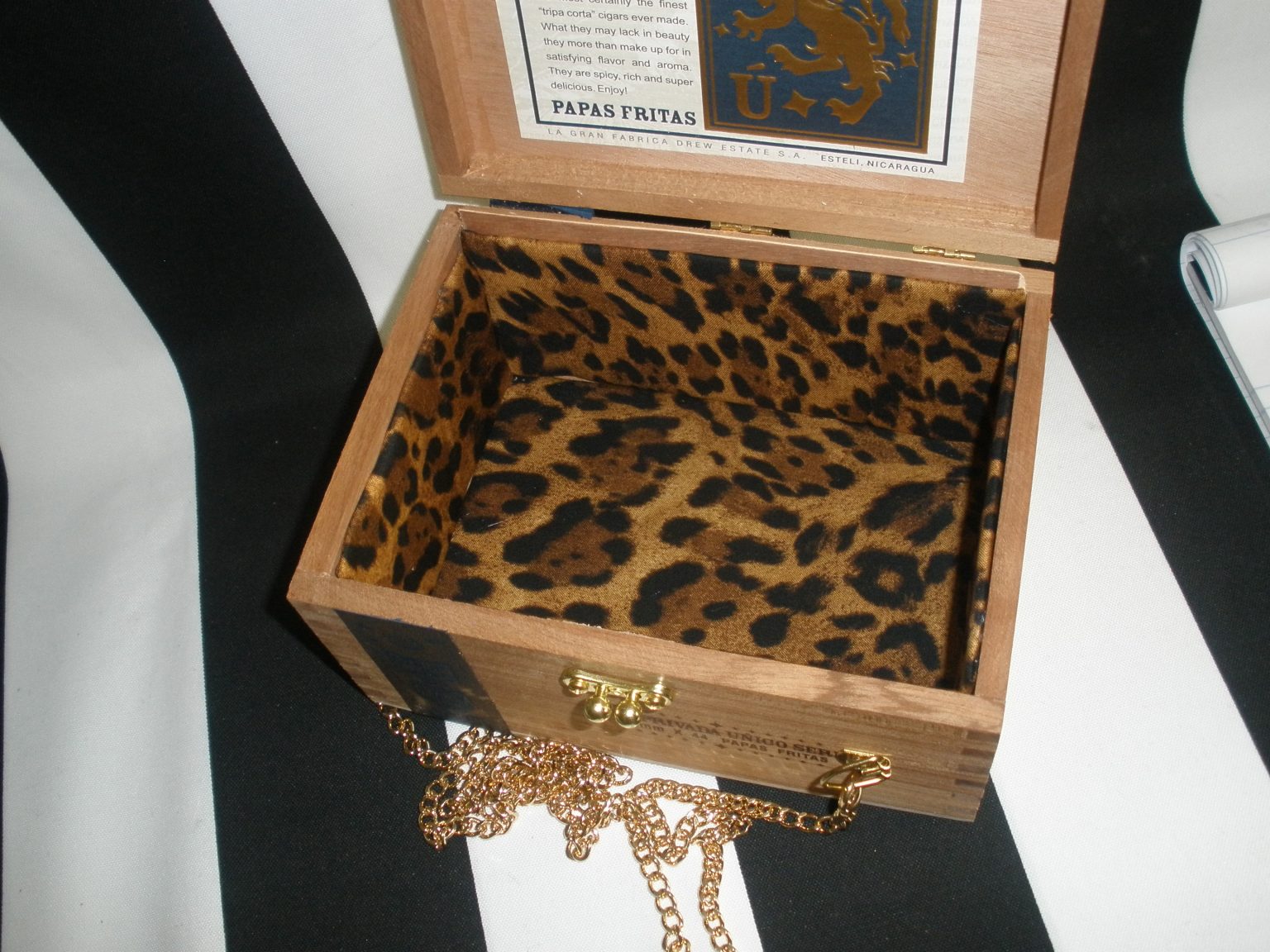 SOLD 1360 Liga Privada Crowned Lion Cigar Box Purse ...