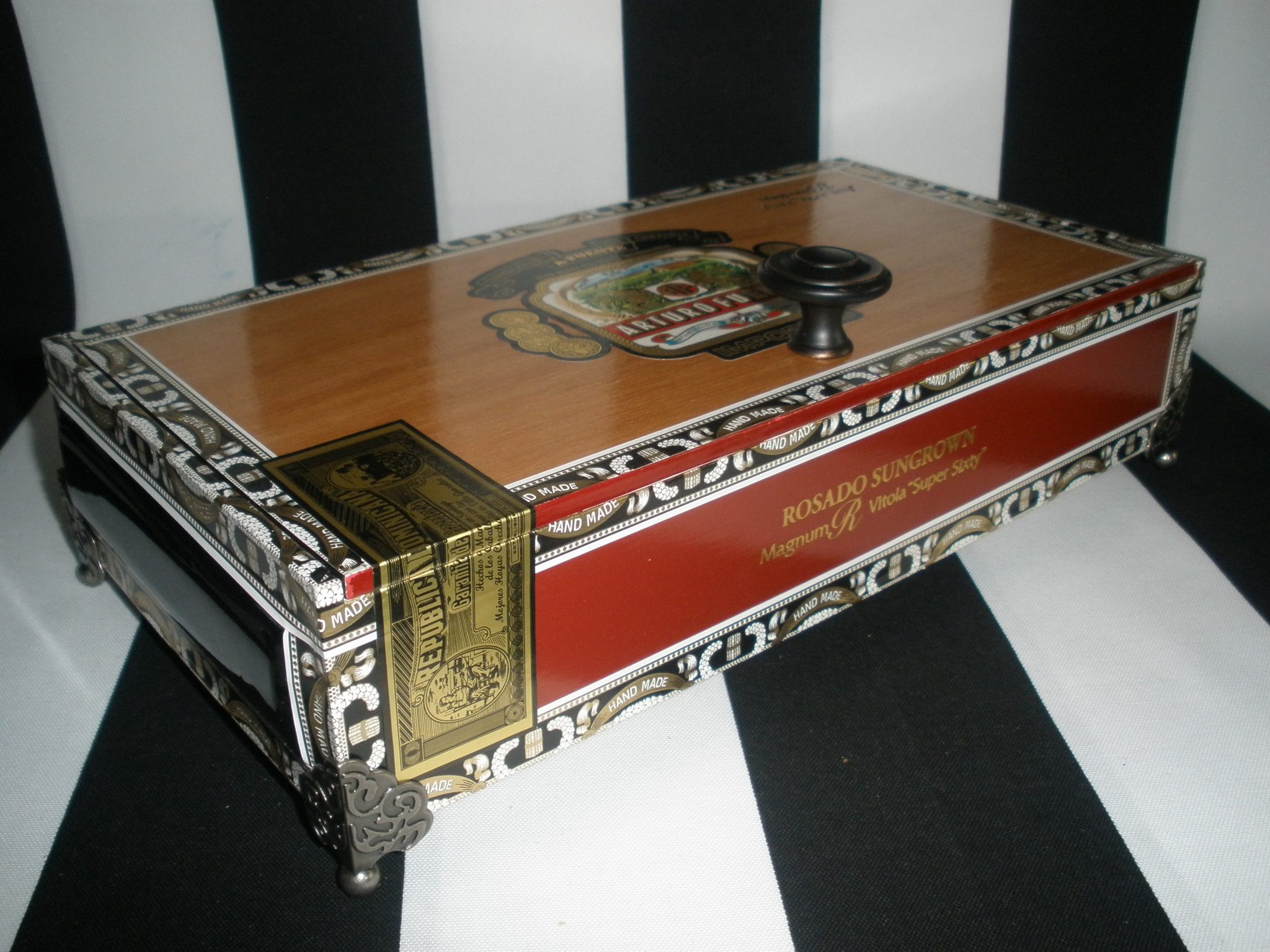 SOLD 1162 CAO Flathead Bullneck Cigar **Man Box** - humadorablesbysusan.com