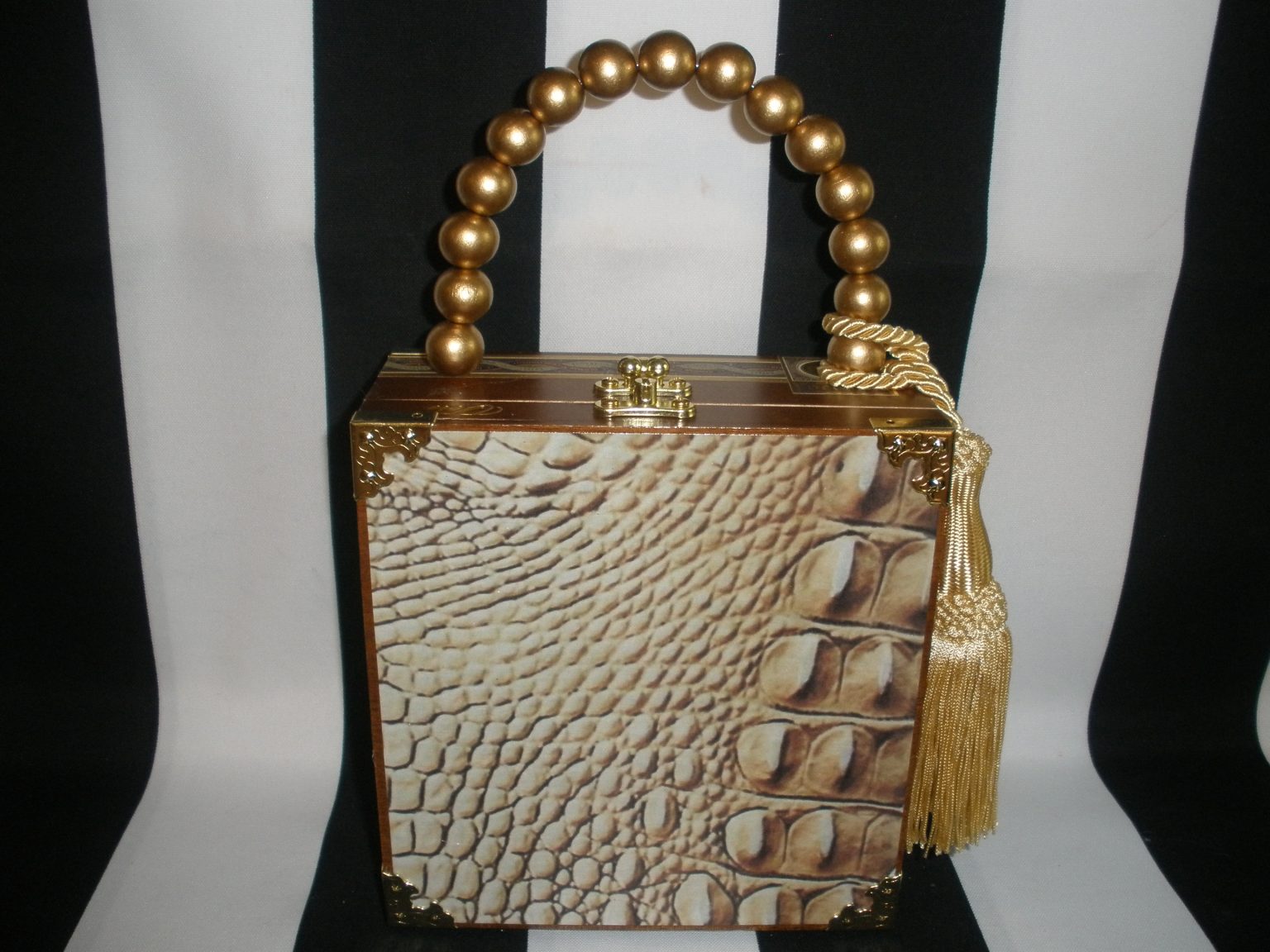 SOLD 1454 Red Punch Cigar Box Purse with Locket - humadorablesbysusan.com