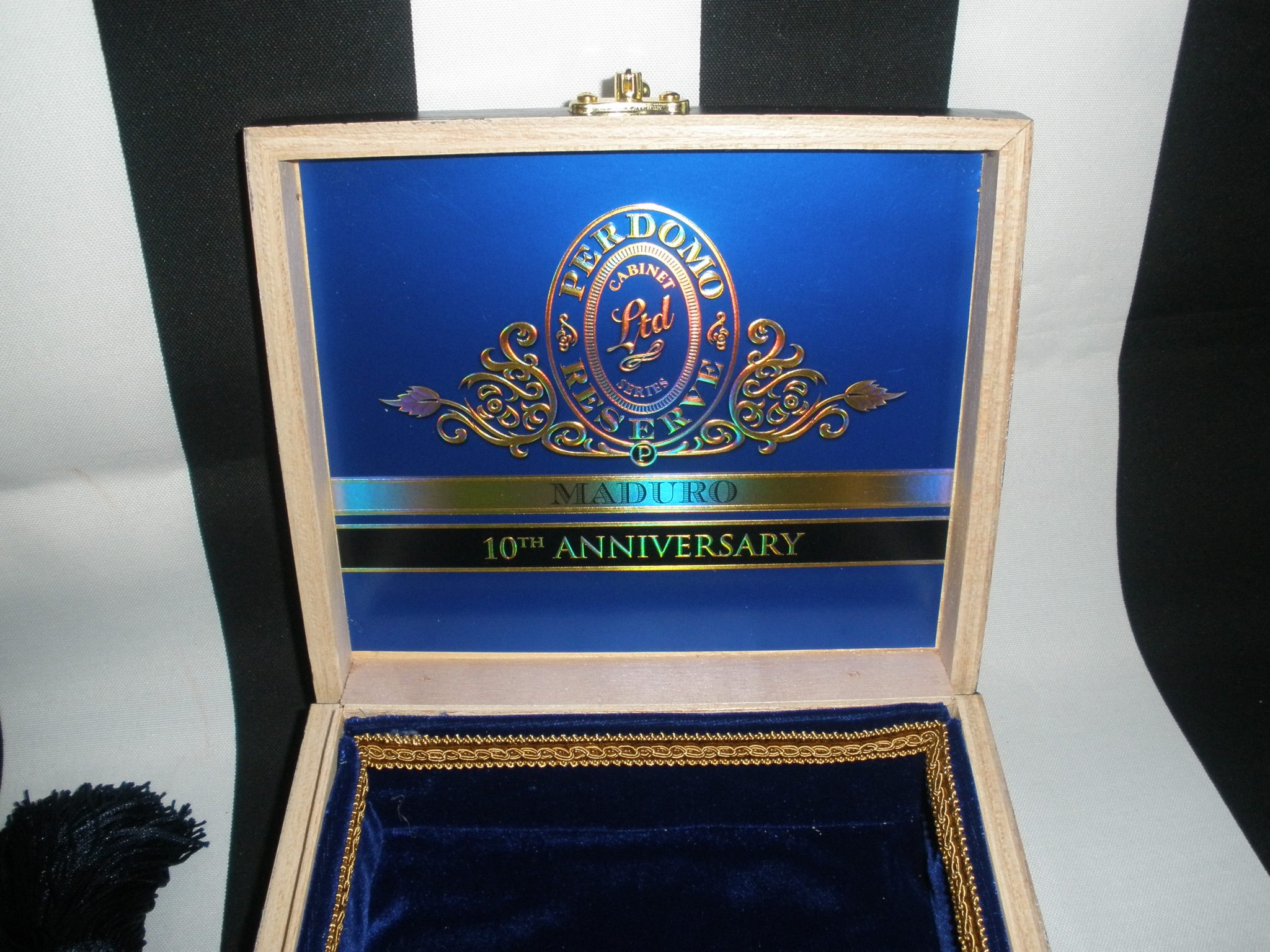 1631 Blue Chinoiserie Cigar Box Purse - humadorablesbysusan.com