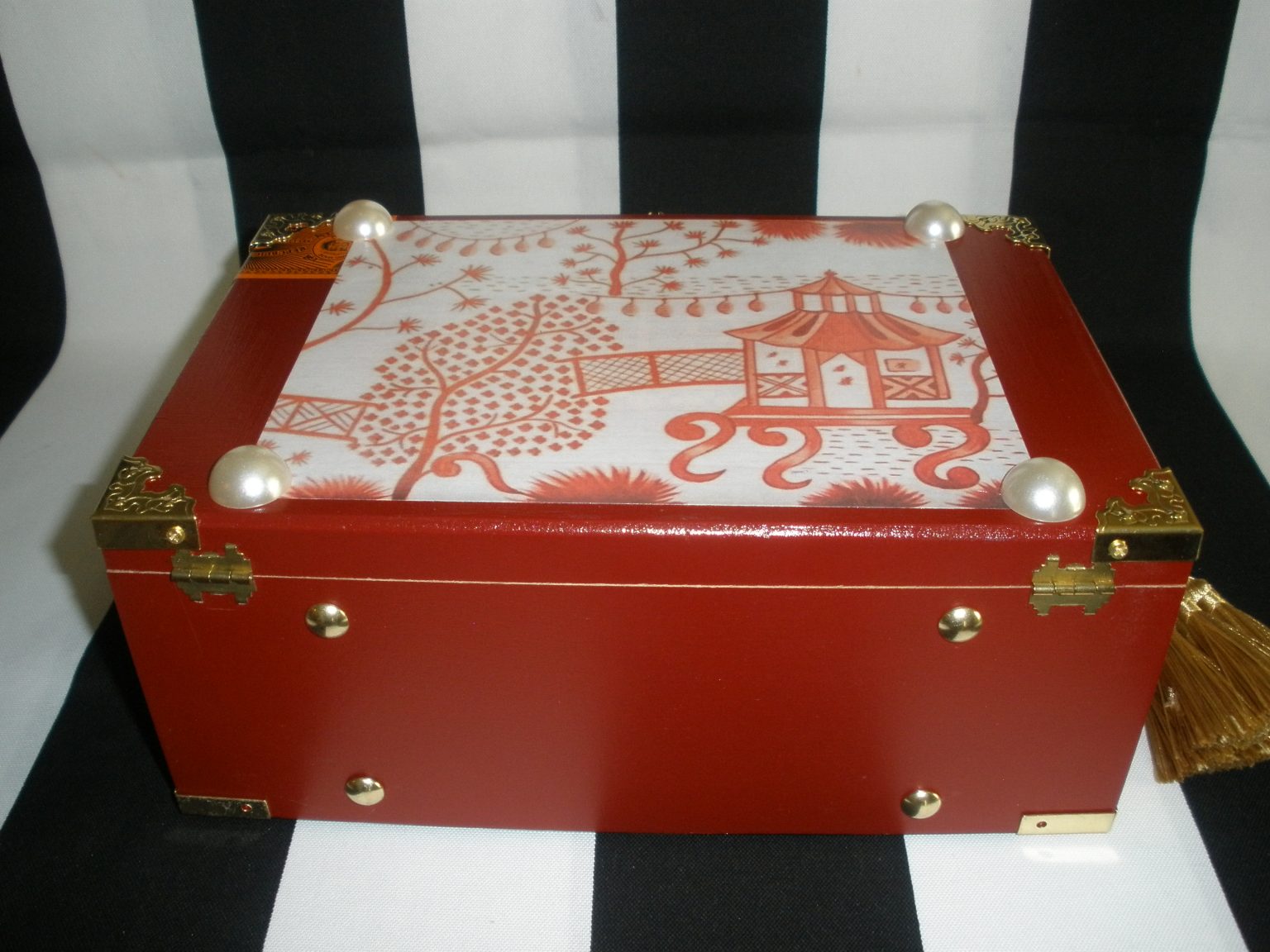 SOLD Large Red Pagoda Cigar Box Purse - humadorablesbysusan.com