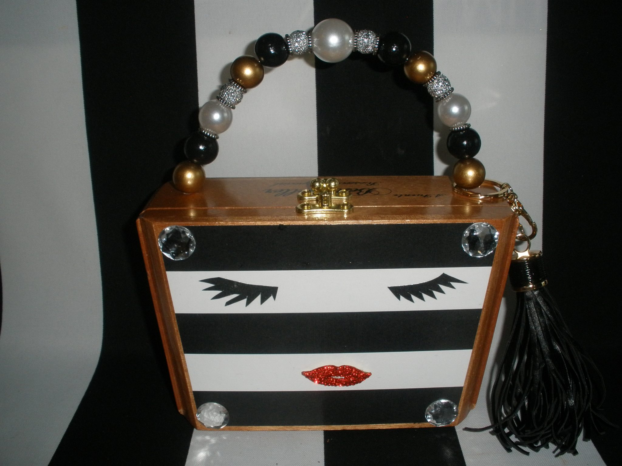 SOLD Coquette Kissy Lips Cigar Box Purse - humadorablesbysusan.com
