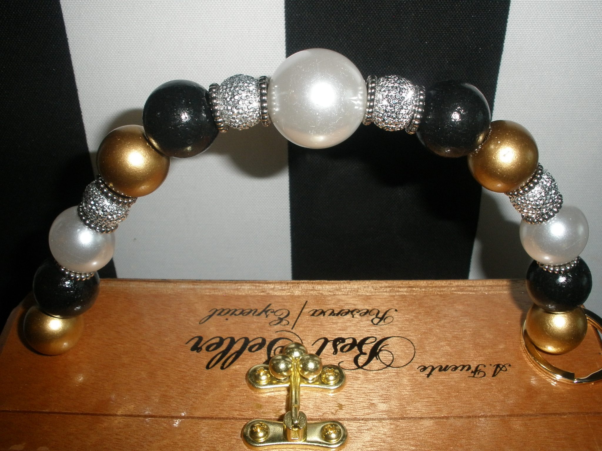 SOLD Coquette Kissy Lips Cigar Box Purse - humadorablesbysusan.com