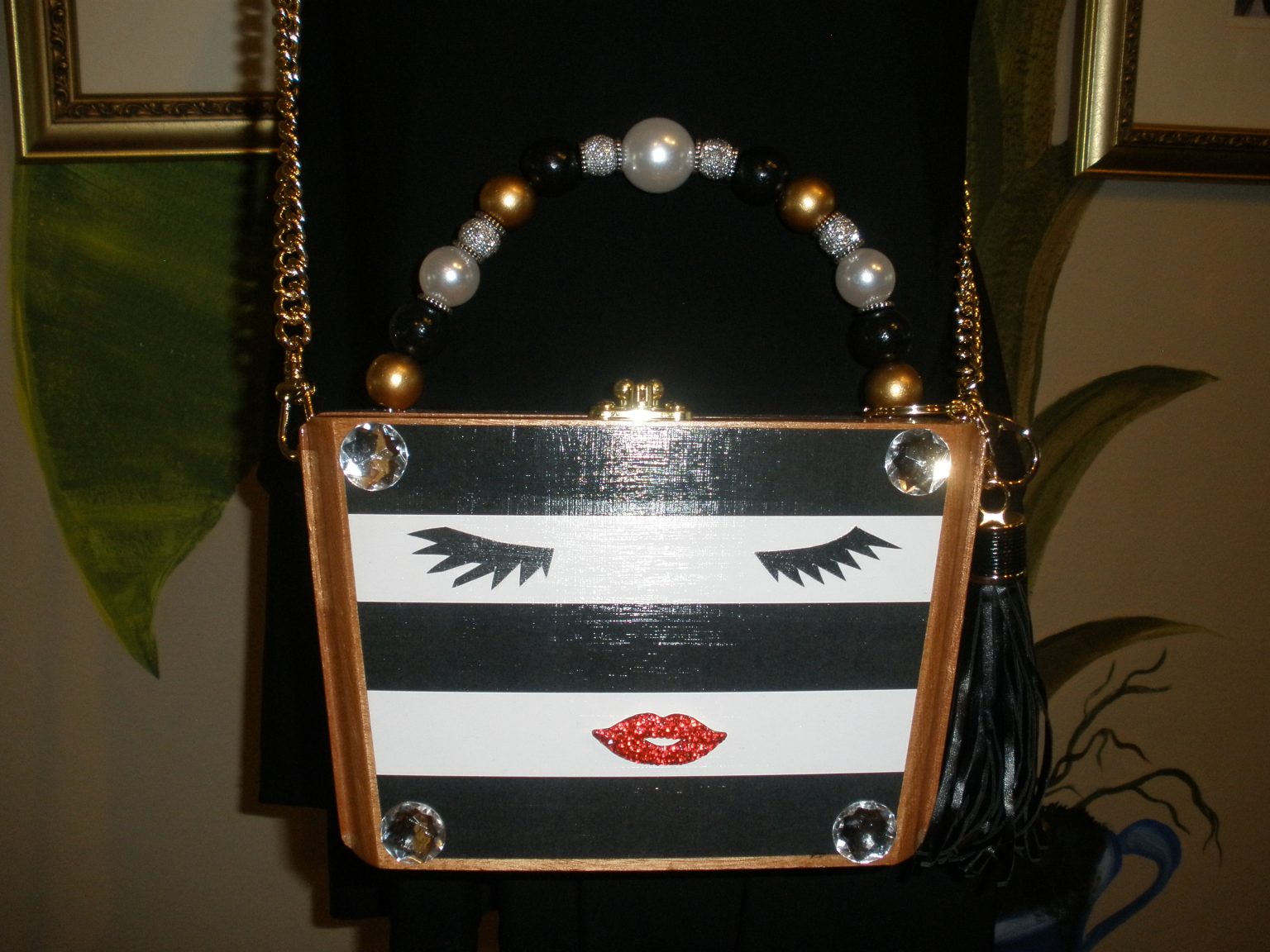 SOLD Coquette Kissy Lips Cigar Box Purse - humadorablesbysusan.com